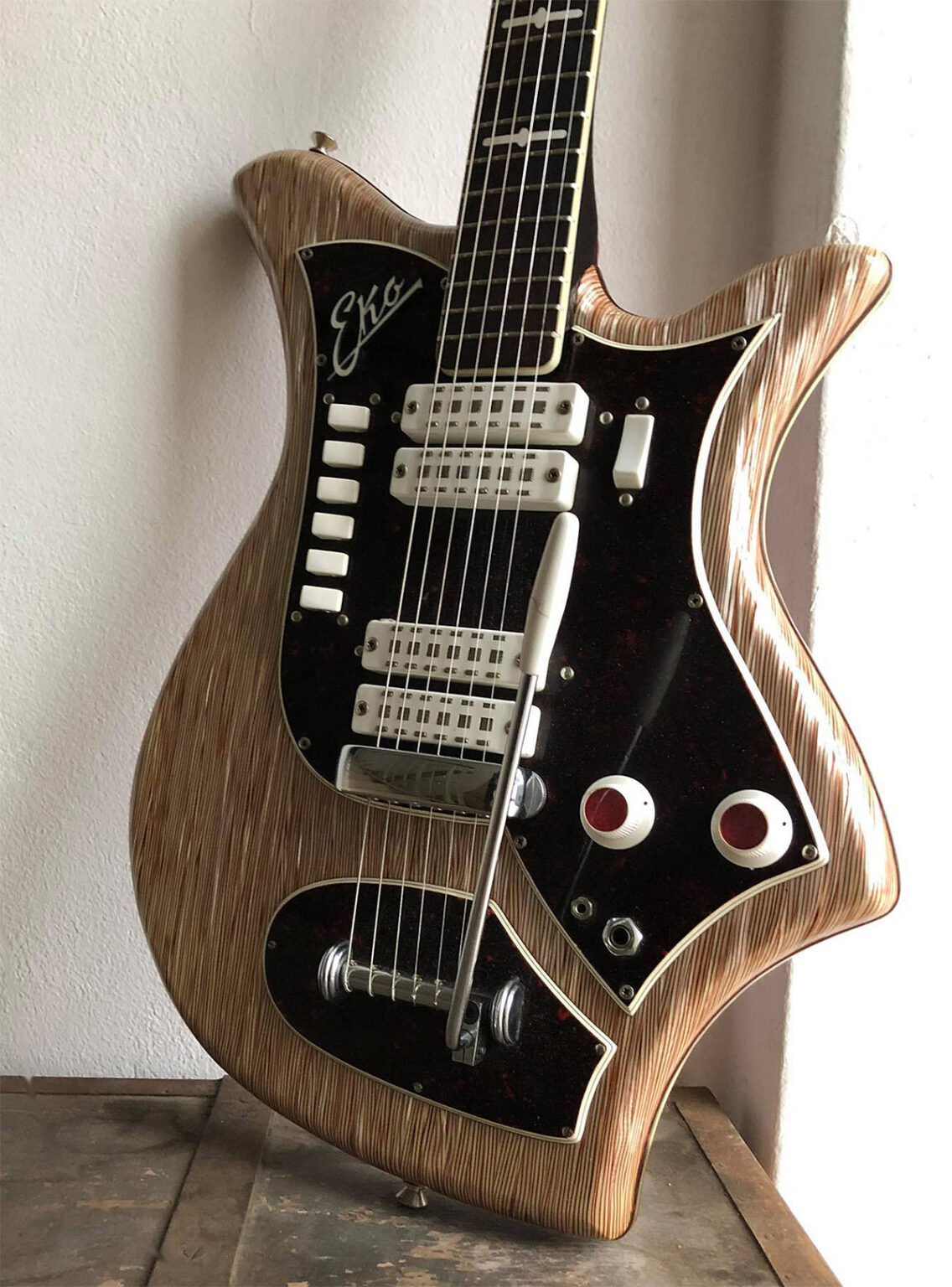 Vintage Italian Guitars - Classic2Vintage